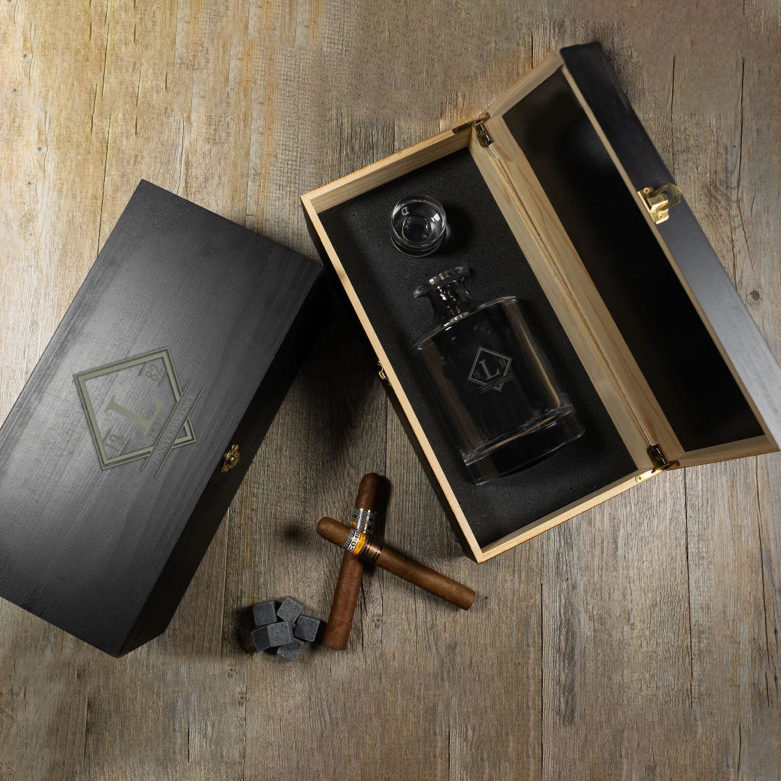 Diamond Personalised Engraved Round Spirits Decanter in a Black Wooden ...